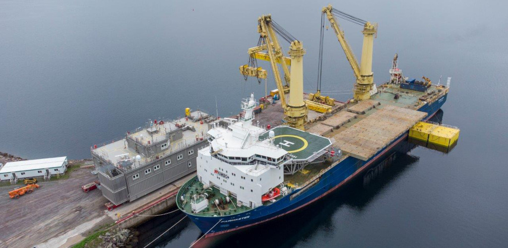 Jumbo Ships Fully Assembled Offshore Units to Texas | Breakbulk