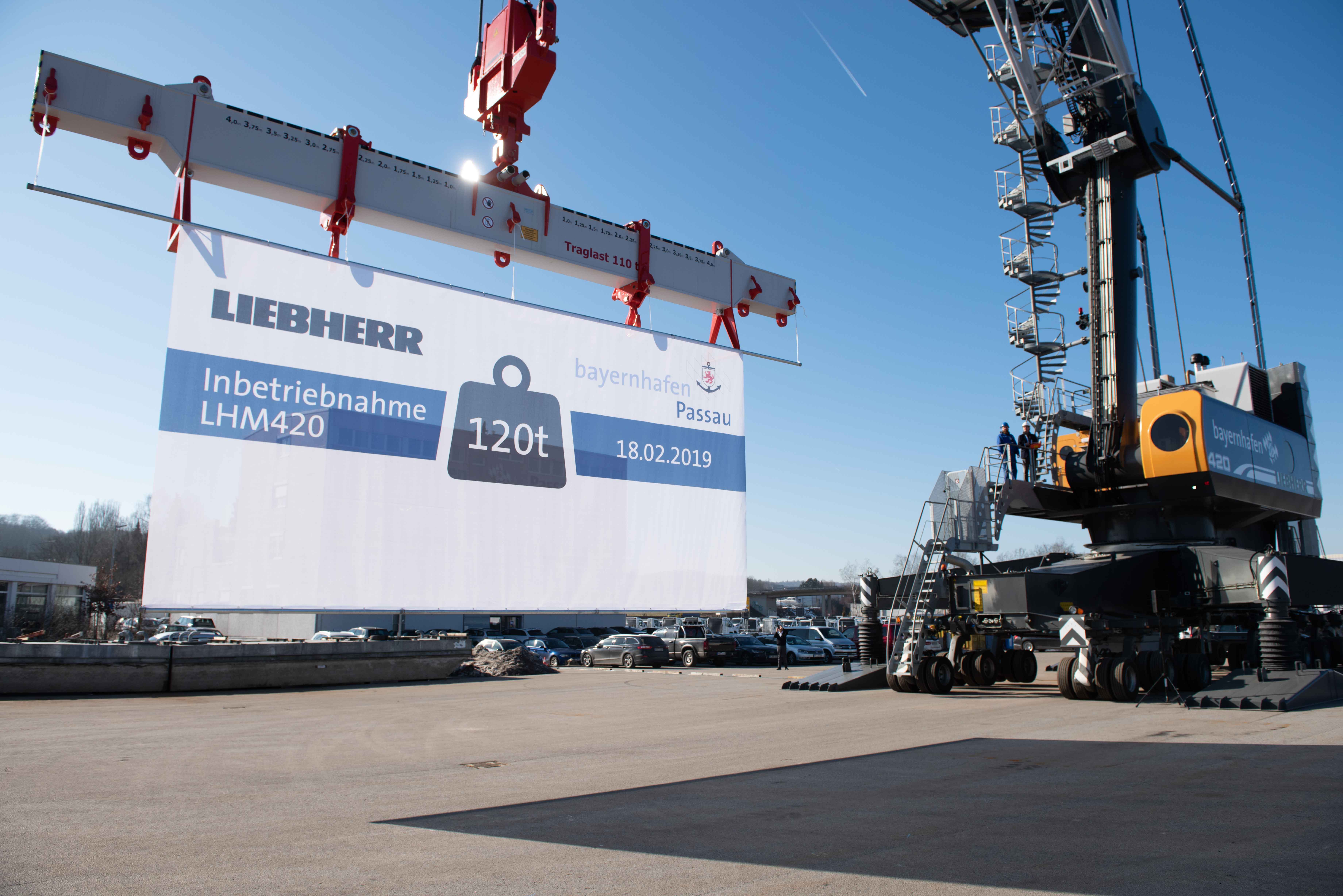 First Mobile Harbour Crane with Exhaust Gas Stage V for bayernhafen ...